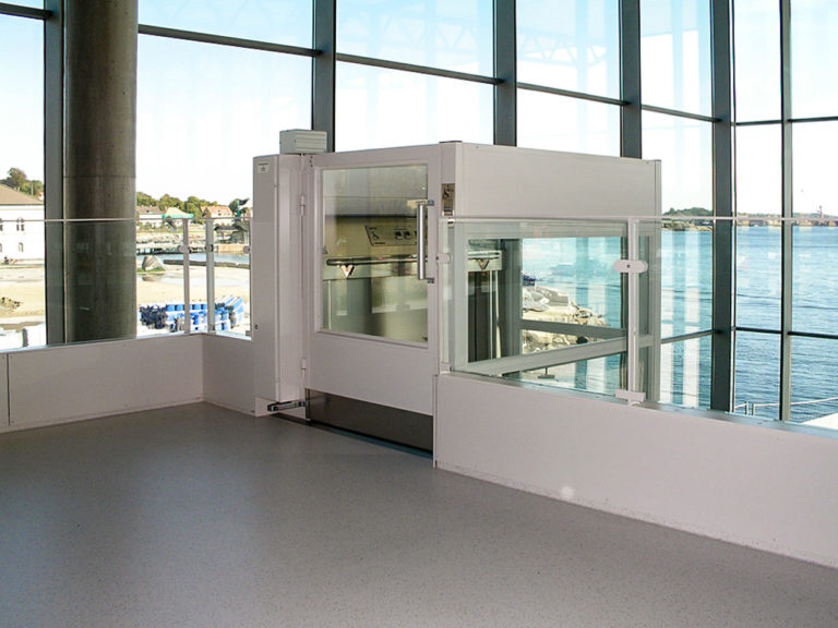Motala 2000 platform lift for narrow spaces | Motala Hissar